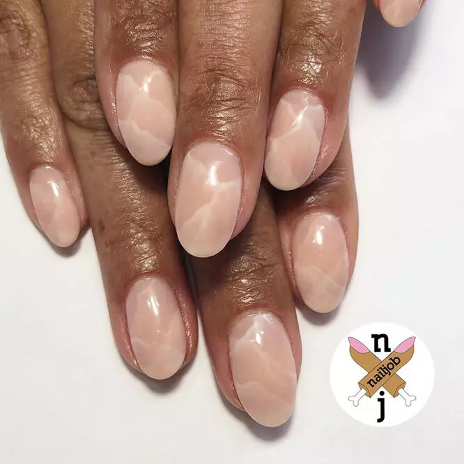 Manicura para a noiva: 16 ideas elegantes que farán rexeitar o banal francés 10401_2