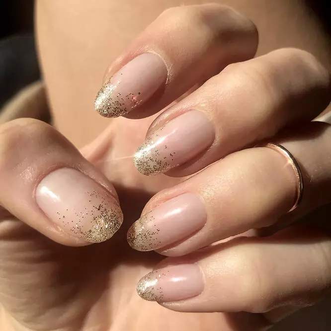 Manicura para a noiva: 16 ideas elegantes que farán rexeitar o banal francés 10401_3