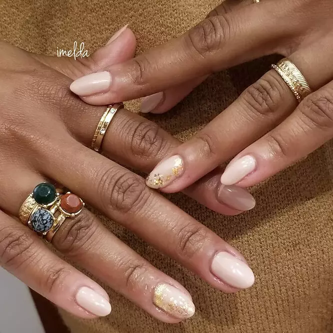 Manicura para a noiva: 16 ideas elegantes que farán rexeitar o banal francés 10401_7