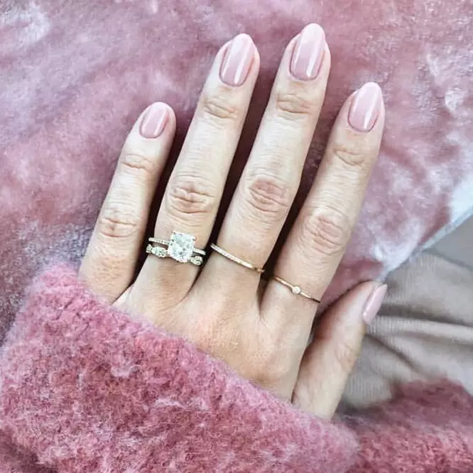 Manicura para a noiva: 16 ideas elegantes que farán rexeitar o banal francés 10401_8