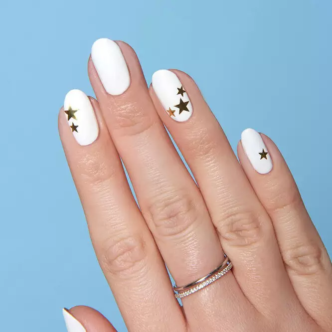 Manicura para a noiva: 16 ideas elegantes que farán rexeitar o banal francés 10401_9