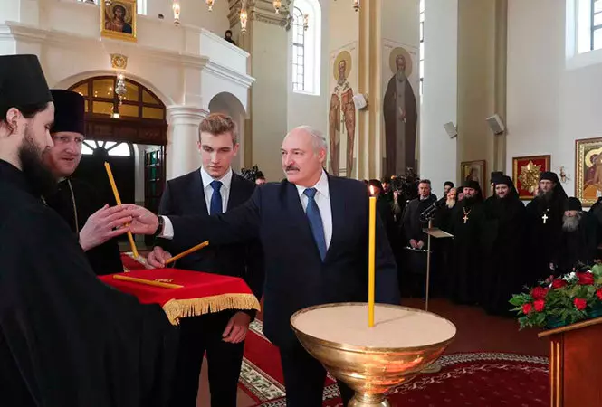 Ο όμορφος γιος του Alexander Lukashenko έγινε ο ήρωας των κοινωνικών δικτύων χάρη στον ψεύτικο λογαριασμό στο Twitter 10993_3