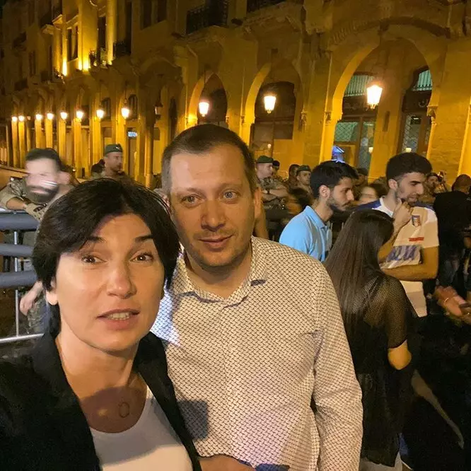 Irada Zeynalova ha pubblicato una foto con un figlio di 24 anni - e i cuori del fan di Shrink 11489_1