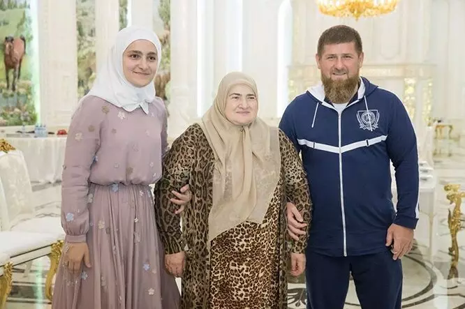 Aishat Kadrov je postavio jedinstvenu fotografiju s majkom 11578_1