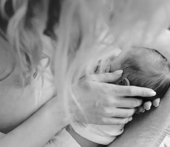 Ster met baby: Samoilova en andere beroemdheden, borstvoeding in het openbaar 12174_10