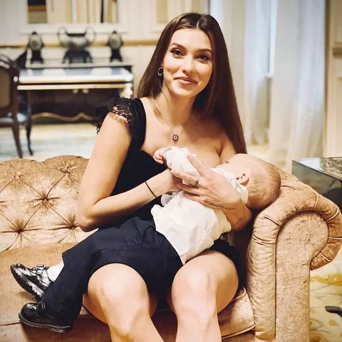 Ster met baby: Samoilova en andere beroemdheden, borstvoeding in het openbaar 12174_6