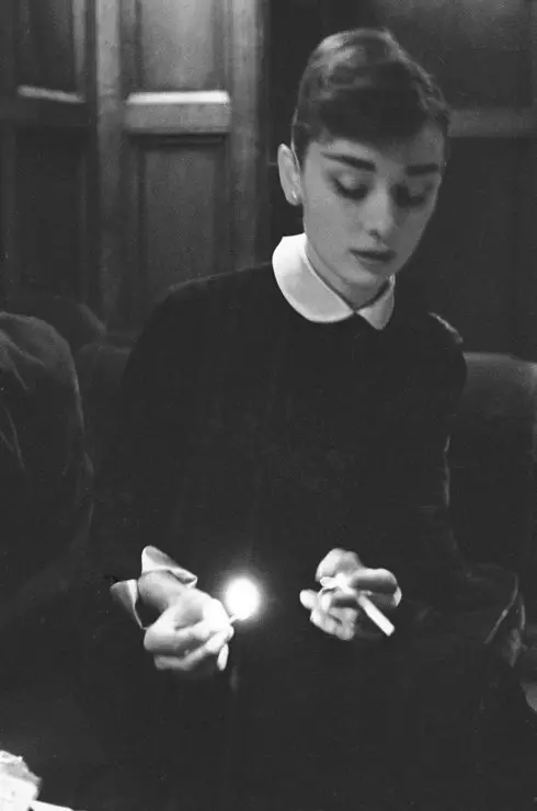 Smolie satu rokok demi satu dan makan lampu tulip: fakta-fakta kecil tentang Audrey Hepburn 12454_3