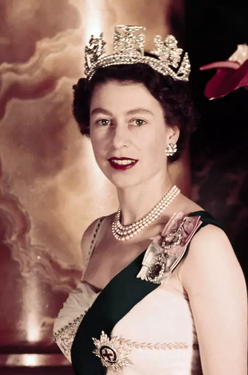 Kuasa untuk menghadapi: Apakah Elizabeth II dan 7 lagi ahli politik wanita dalam masa mudanya 12602_1