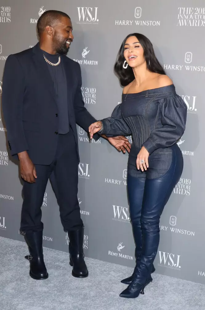 Kim Kardashian imeonekana: kwa kweli - si lazima na neckline 1295_2