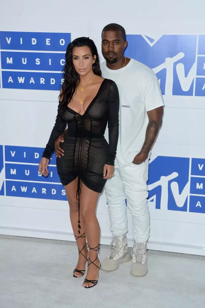 7 Men Kim Kardashian: Cé a bhuail le ceannteideal go pósadh le Kanye Thiar 12991_7