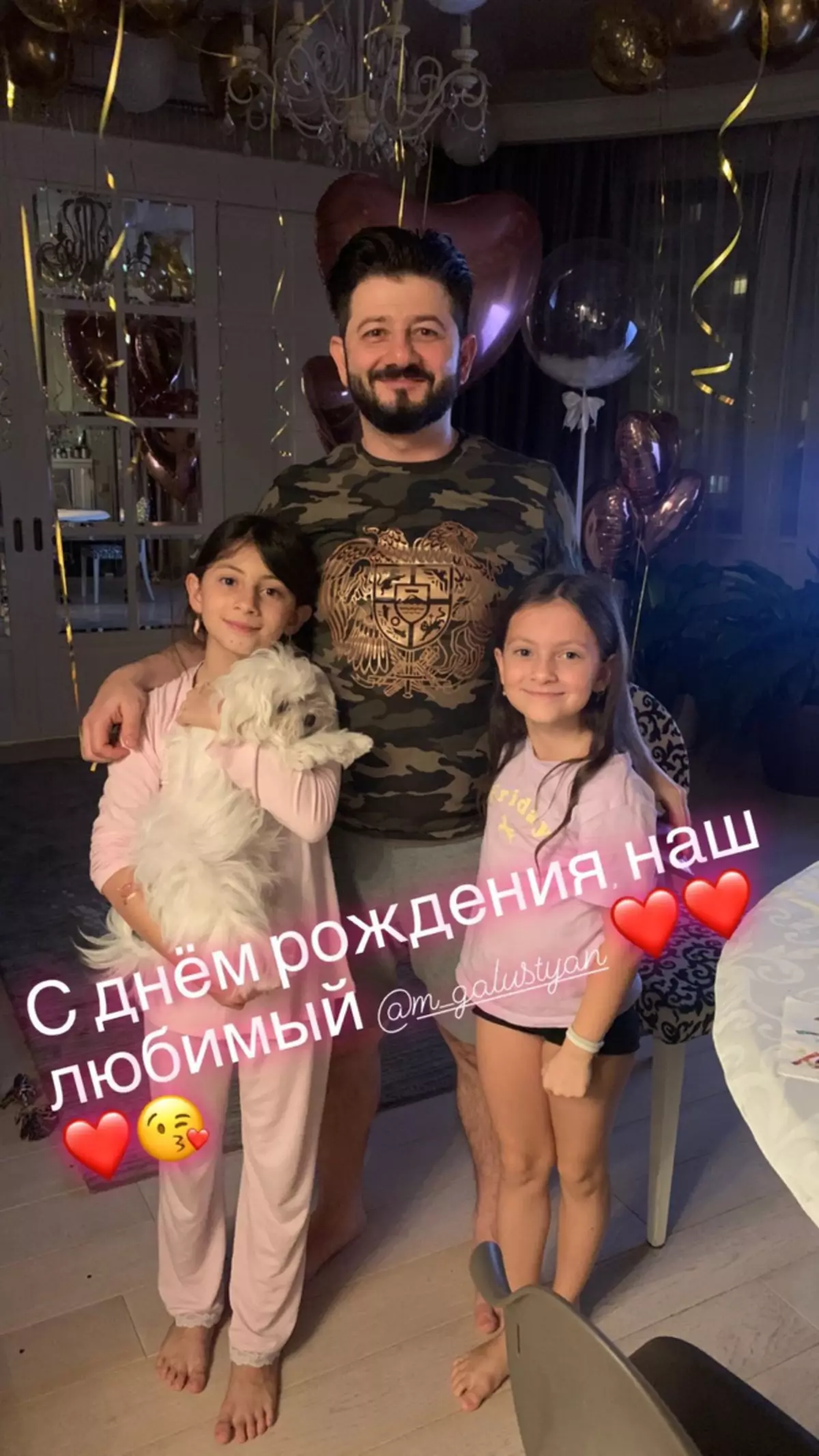 Комедия Club Star Mikhail Galustyan за първи път от дълго време сподели снимки на отглеждани дъщери 13199_2