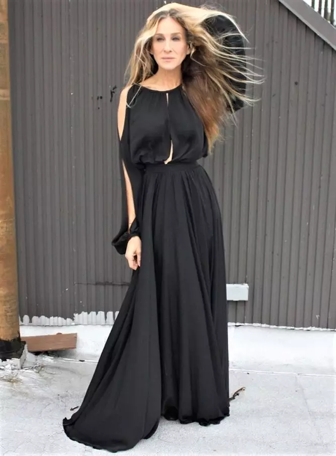 Versioni i përsosur i veshjes së zezë për qasje nga Sarah Jessica Parker