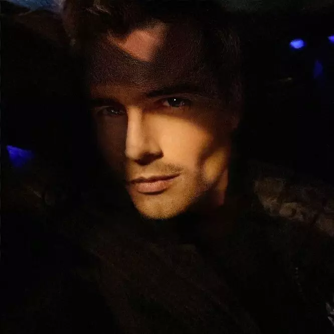 Tom Cruise ali David Beckham? Ventilatorji LoseKing Nikolaja Basque ne morejo odločiti, ki ga je postal bolj všeč 13416_3