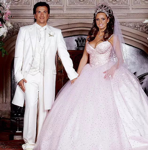 Scary dream of the bride: 9 of the most ridiculous wedding stars 13473_9