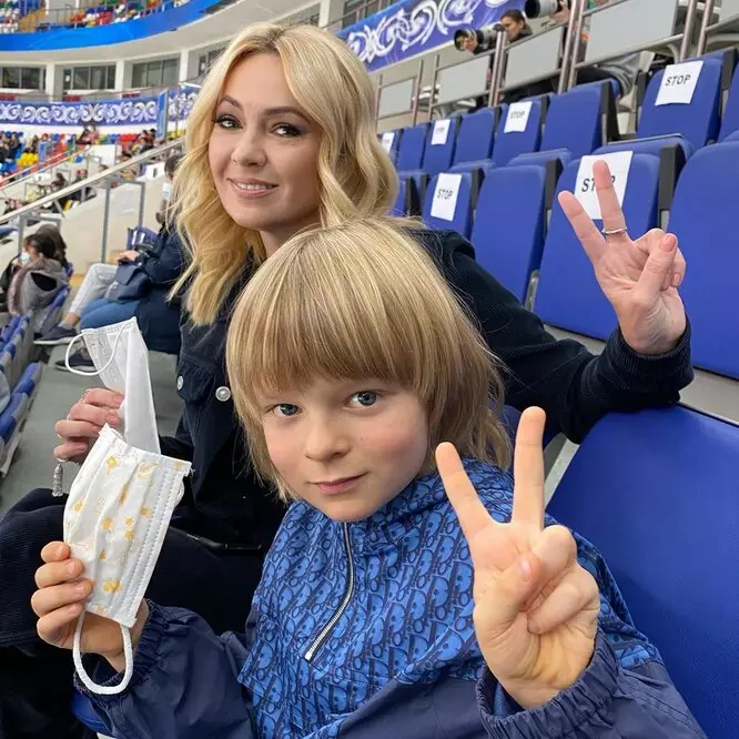 Putra 6 tahun, Evgenia Plushenko dan Yana Rudkovskaya memulai debutnya di bioskop 13493_3