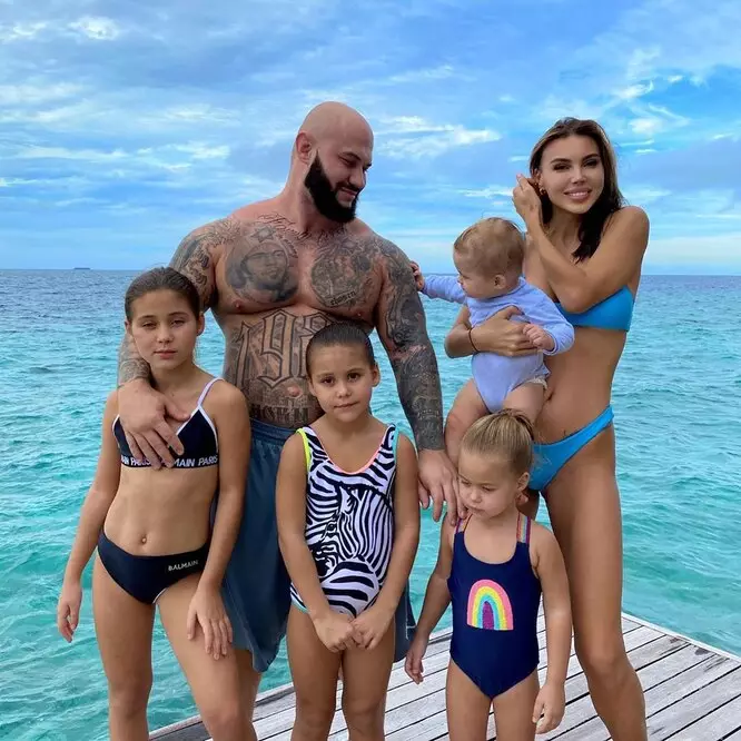 जिगन Instagram Timati और ​​घर पर कैसा दिखता है: मतभेद खोजें 13525_1