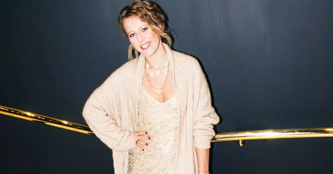 De salão de baile a malha: escolha vestidos no final do outono junto com Ksenia Sobchak