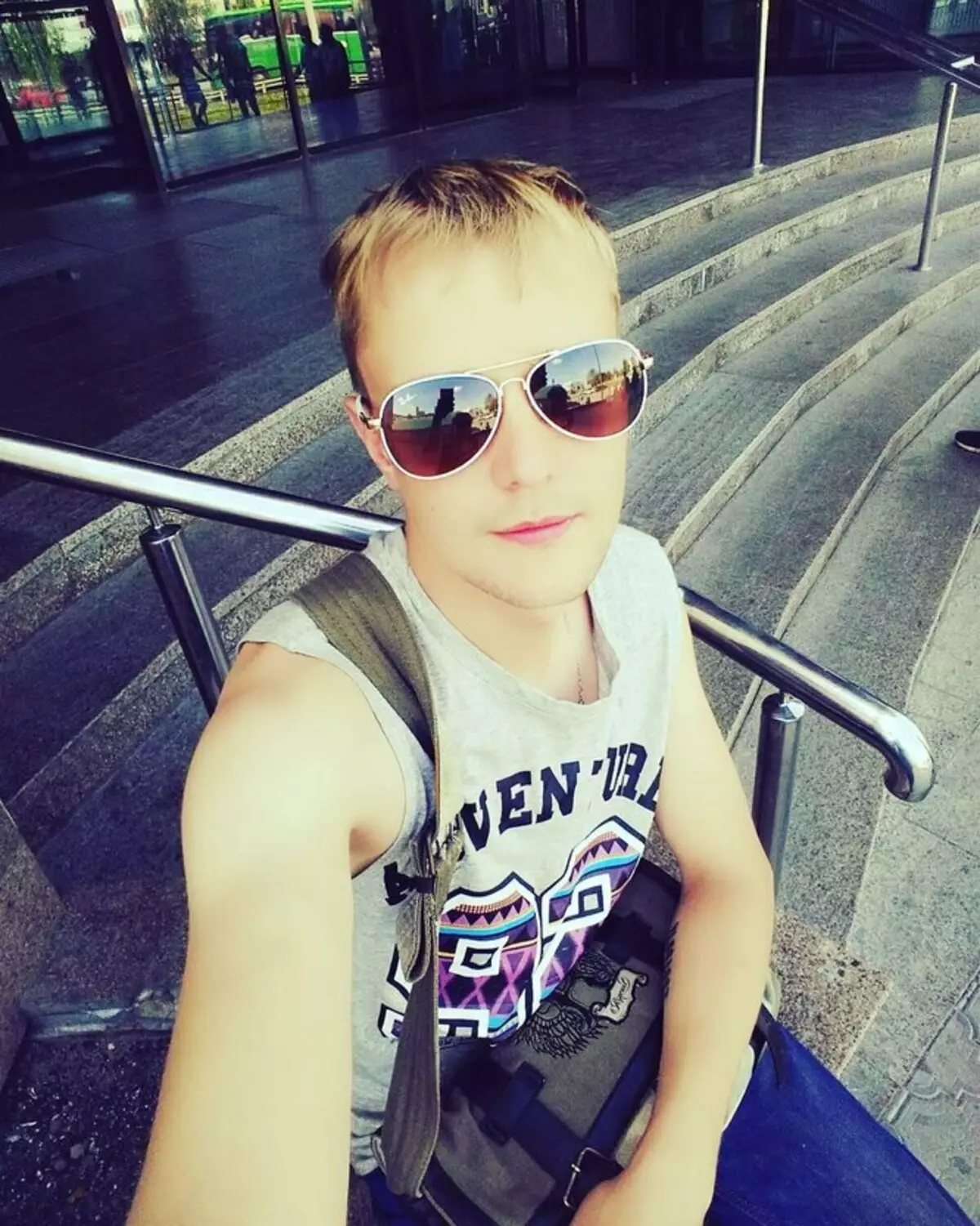 Ngaharepkeun nampi santunan: putra 28 taun-taun Sergei Sernian Zverev Sues anjeunna ka pengadilan 13898_2