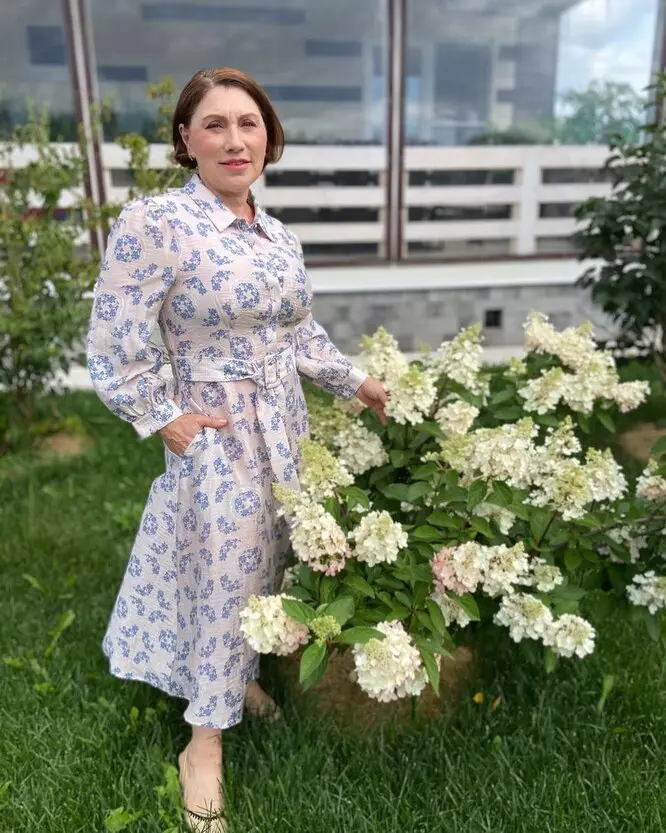 58 de ani de trandafir Syabitova a negat înapoi, permițând să ia în considerare tatuajul 13952_3