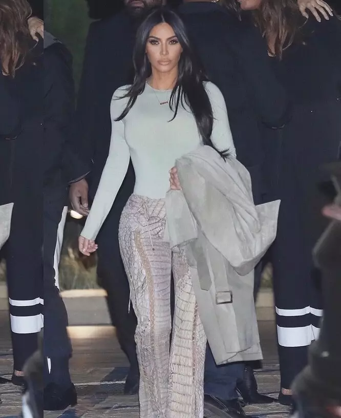 Kim Kardashian ko lọ awọn sokoto. Ati bayi awọn idi 5 idi ti 1405_5