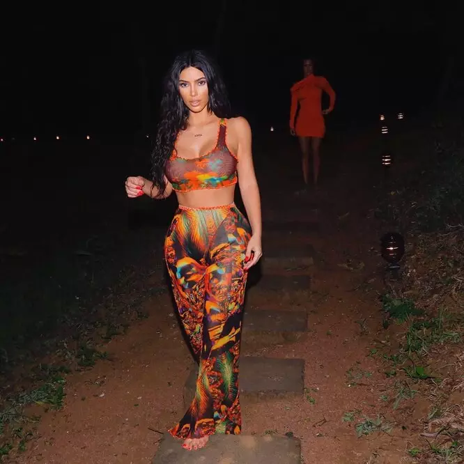 Kim Kardashian ne gredo hlače. In zdaj 5 razlogov, zakaj 1405_7