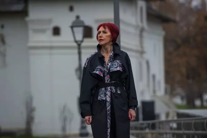 55 वर्षांनंतर फॅशन: जुन्या पिढीचे सर्वात स्टाइलिश प्रतिनिधी कसे कपडे घालतात 1493_4