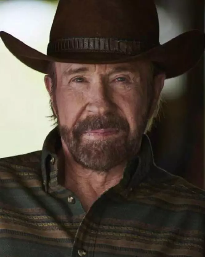 Vaşinqtonda, paparatsinin aktyorun özü üçün qəbul etdiyi ikiqat Chuck Norris kəşf edildi 17679_3