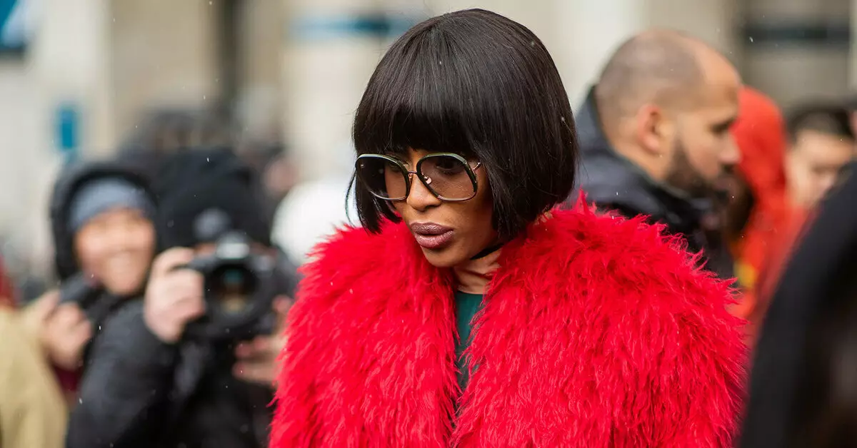 Queen Shub: Belajar memakai bulu terang dari Naomi Campbell