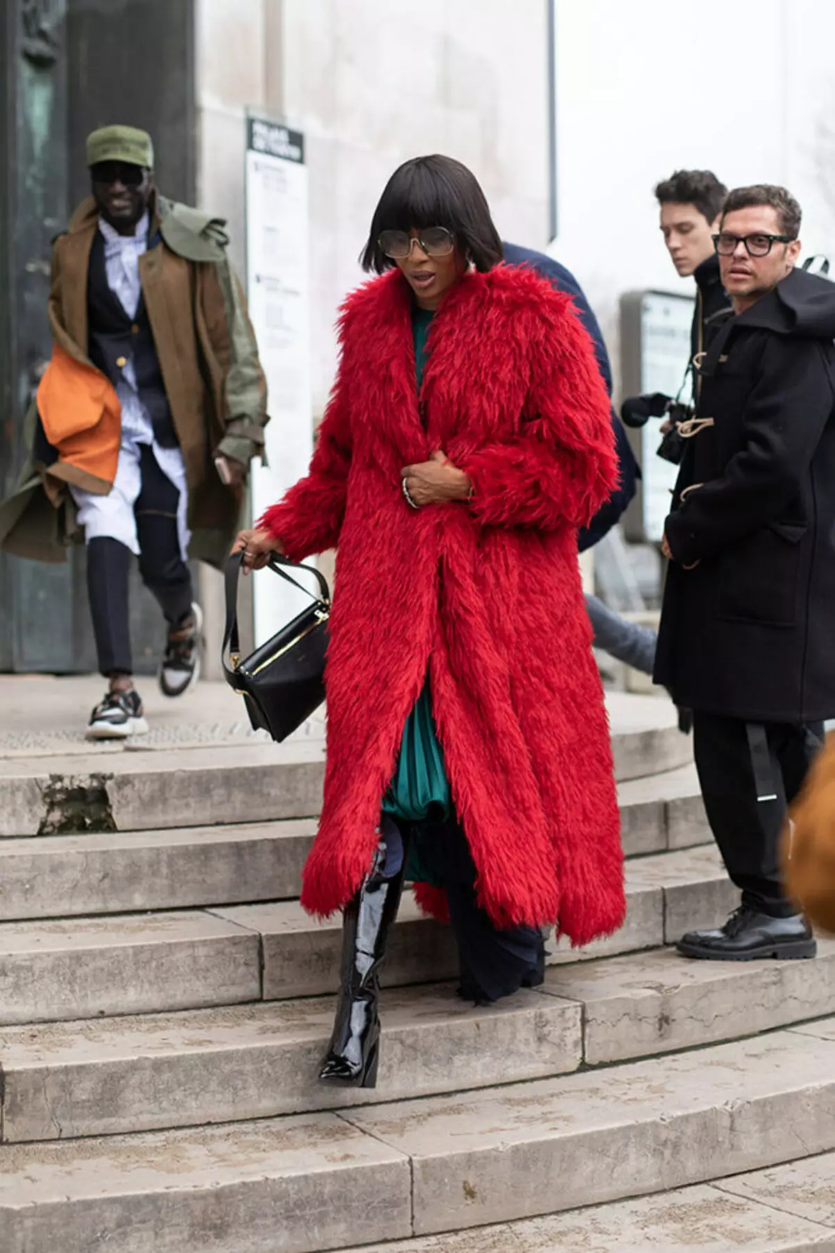 Queen Shub: Learning to wear bright fur from Naomi Campbell 1901_1