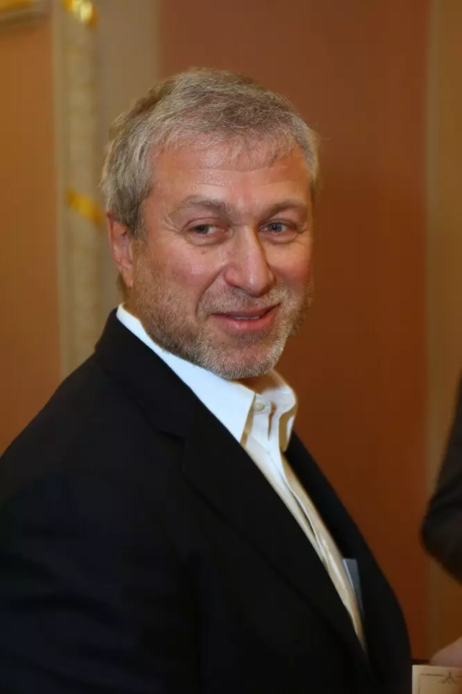 Médias: Romain Abramovich a acquis un yacht qui n'a même pas rêvé de la plus riche Cheikham 20347_1