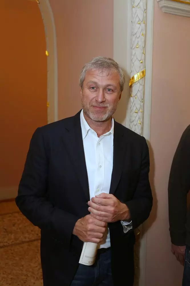 Médias: Romain Abramovich a acquis un yacht qui n'a même pas rêvé de la plus riche Cheikham 20347_3