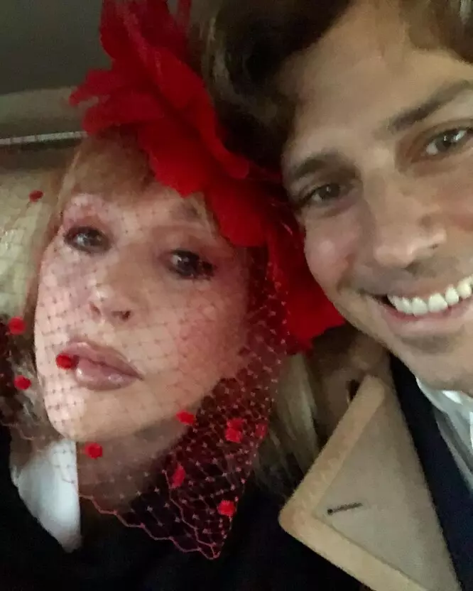 Alma Pugcheva angkat dina taun ulang taun Vyacheslava Zaitsev di Headdress Bestdress - sareng Maxim Galkin dipaksa pamajikanana 20709_2