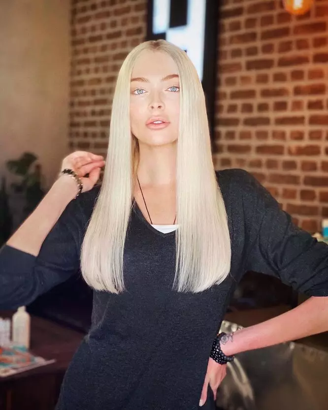 Ubwiza bwa Gito: Alena Shishkova Biratangaje Byiza Mu Bake Yumukara 20957_1