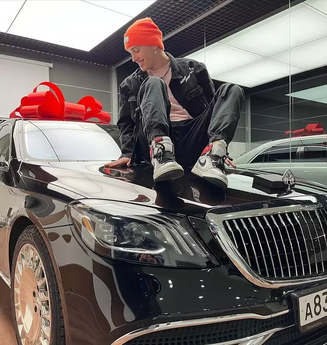 Danya Milochin de 19 anys va mostrar un cotxe nou que va comprar per una quantitat fabulosa 21765_2
