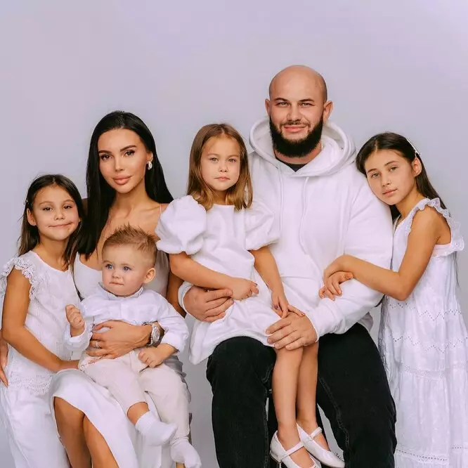 Fără o soție, fără copii: Timati la întrebat pe Oksana Samoyov, să plece la graniță 22419_1