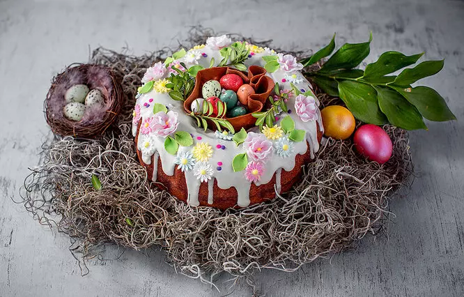 Cakesên Easter: Li ku derê xwarina herî xweşik ji maseya cejnê bikirin 24604_12