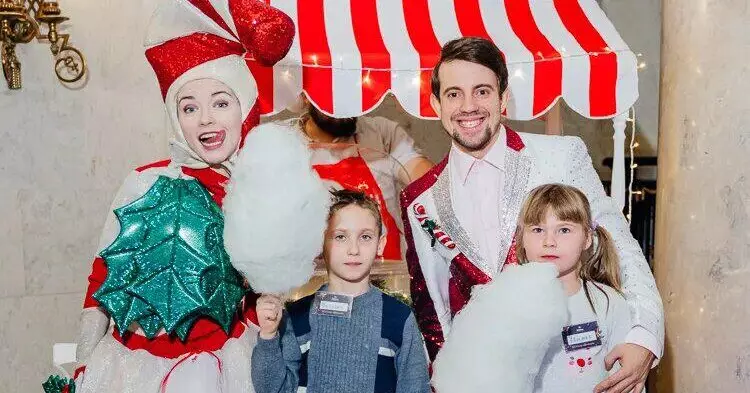 Nieuwjaarsboom in de stijl van "School of Hotel"