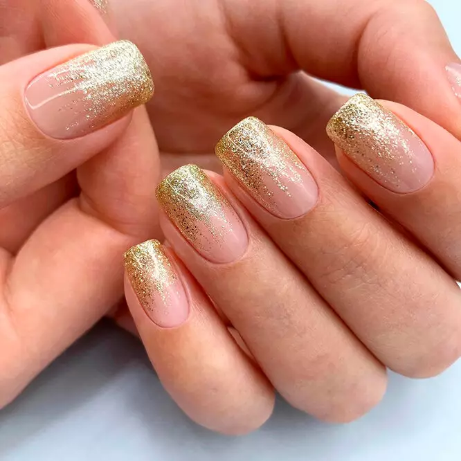 ວິທີການສ້າງ manicure ສໍາລັບປີໃຫມ່ 2020: 10 ແນວຄວາມຄິດທີ່ດີທີ່ສຸດ 2709_4