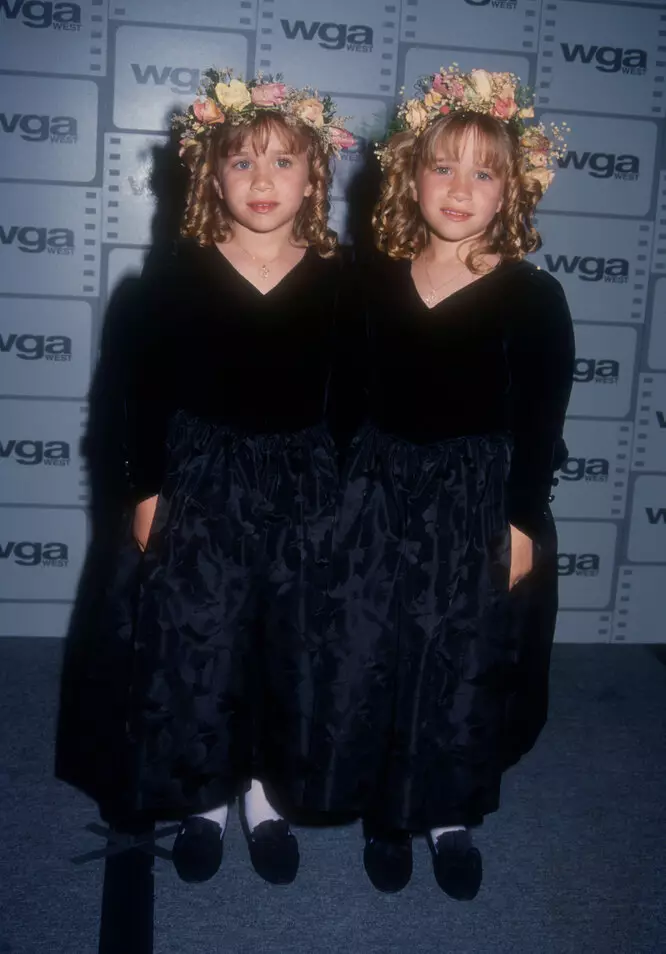 'N Kwart van 'n eeu: Hoe Ashley en Mary-Kate Olsen verander het sedert die begin van 'n loopbaan 27404_1