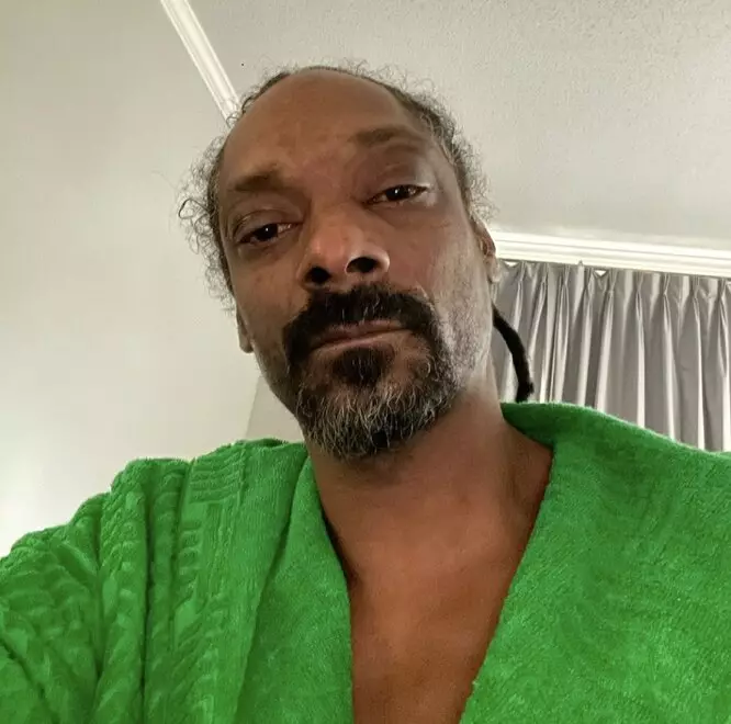Ny alika Snoop dia namoaka horonantsary miaraka amin'ny galkin Maxim, izay nanangana ranomaso 28061_1