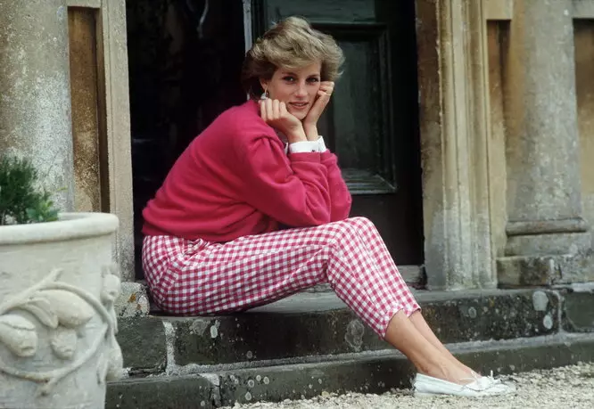 Mariage malheureux, dépression et boulimie: comment la vie de la princesse Diana de la conte de fée s'est transformée en jour de lumière 28372_6