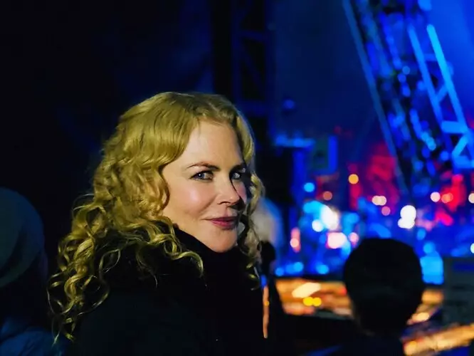 Nicole Kidman di trenche sareng lofoff dina sasarap emas 2950_3