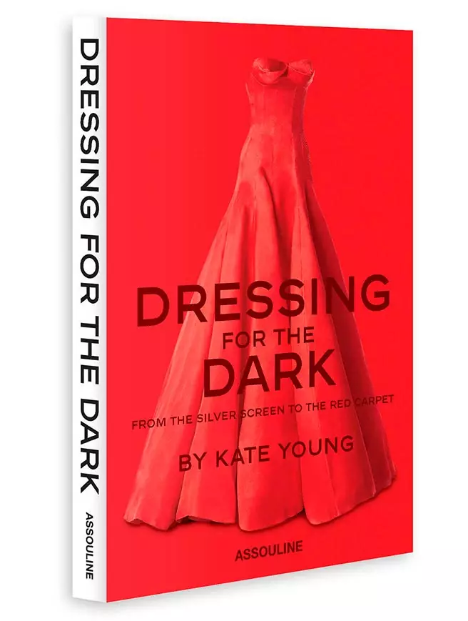 Резервирай Кейт млад дресинг за тъмнината