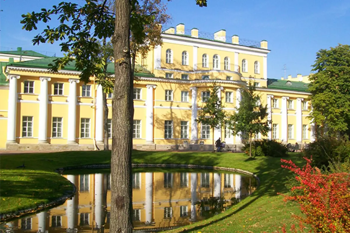 Manor Derzhavina.