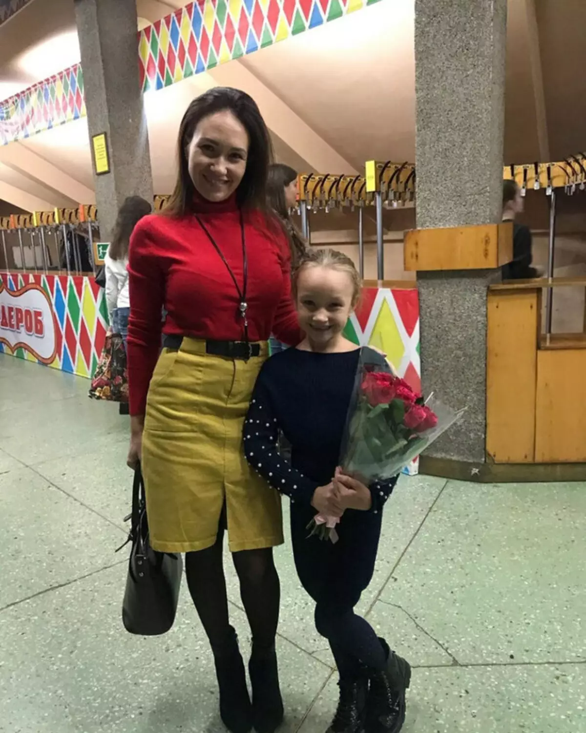 At the concert, Olga Buzova almost flooded the girl 306_2