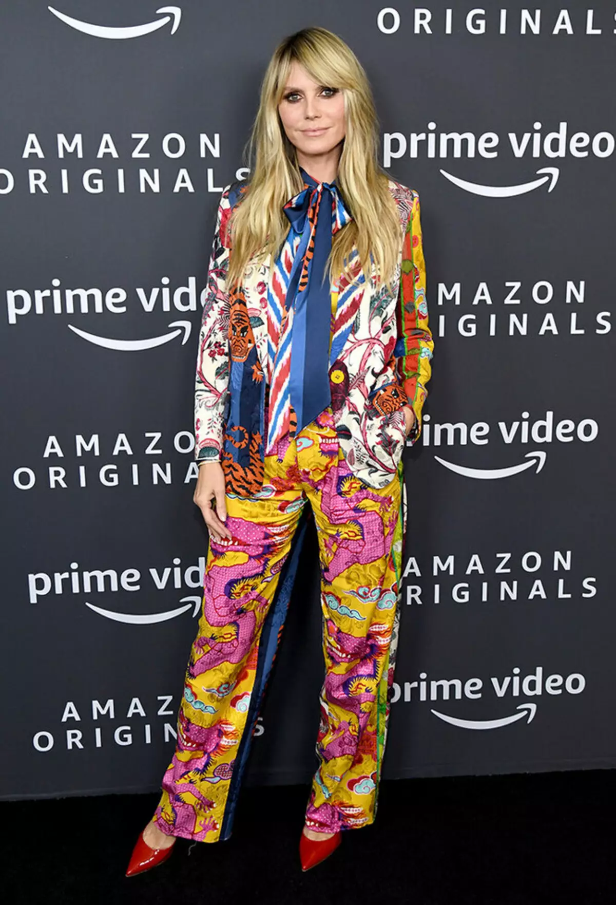 Heidi Klum wasal għall-konferenza fil-Los Angeles fil Pants Pajama Bright, u Naomi Campbell - fi libsa eleganti bil- 