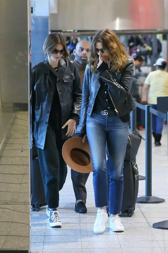 Cindy Crawford a cikin kayan dajae da Kaya Gerber a cikin girma 