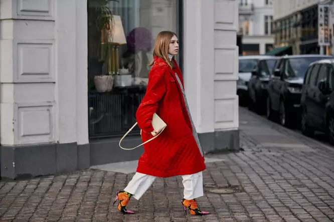 Fashionista escandinavo mostra como non tría vestirse con vermello 319_1