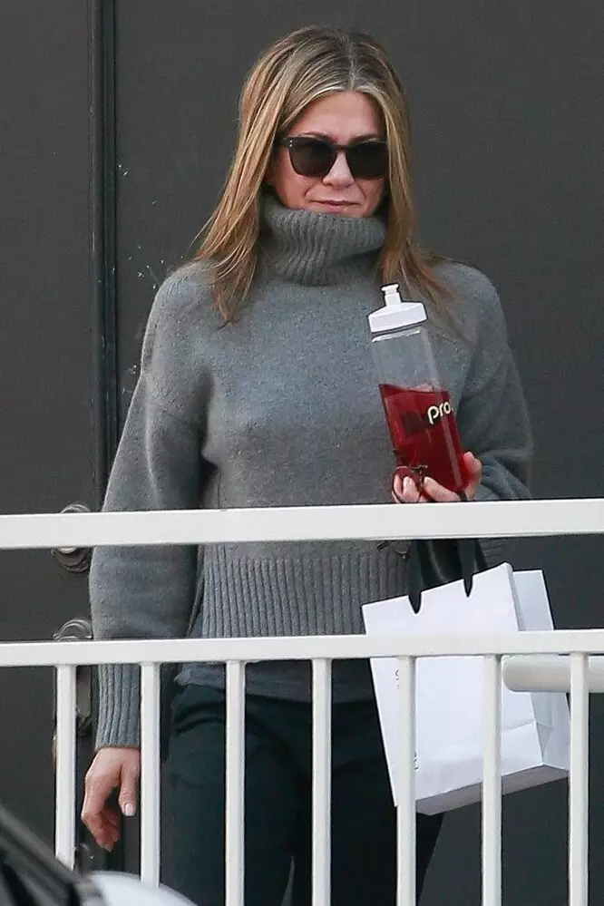 Sweater, tulad ni Jennifer Aniston, kailangan mo sa lahat ng taglamig na ito