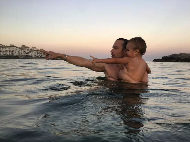 34-jähriger Alexey Chadov im Urlaub mit einem zweijährigen Sohn 33055_1